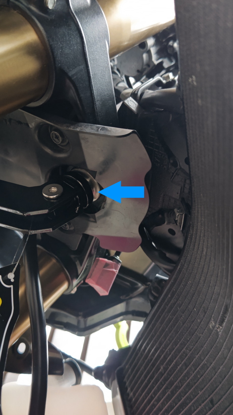 SUZUKI GSX-R1000 K9 フロントアクスル締付トルク フロントタイヤ回転テスト: グリーゼ581g